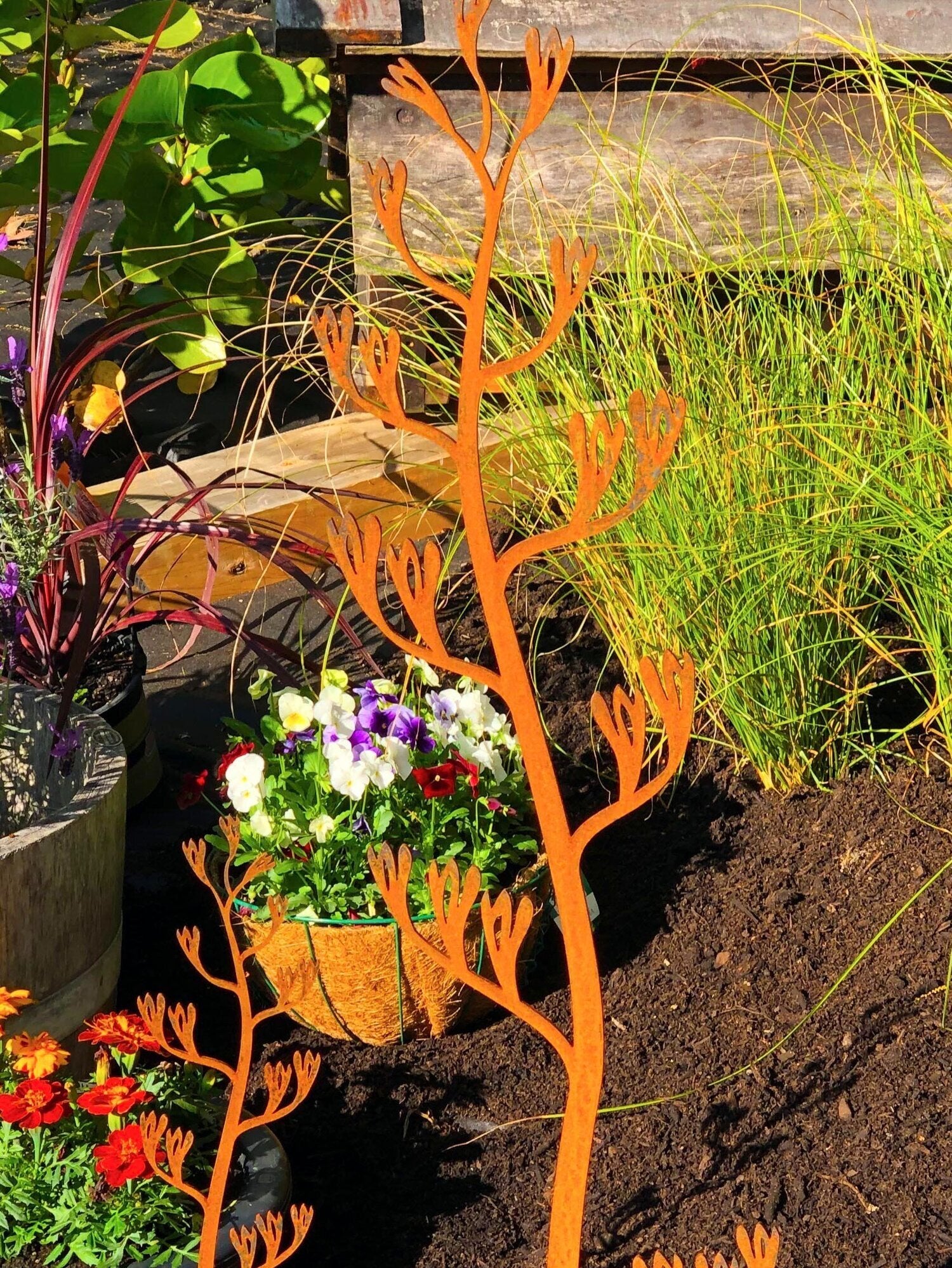 Harakeke Flax Pod Sculpture – Cor-Ten Steel Garden Art